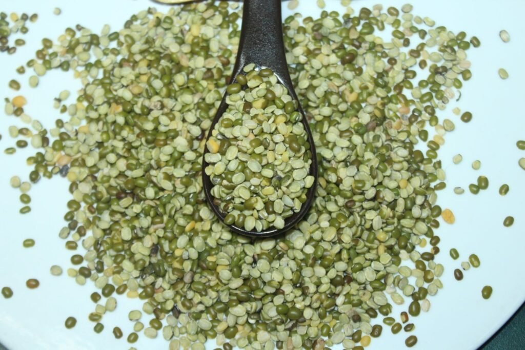 Chilka dal | Green moong dal Unpolish - हिरवी मूग डाळ - Sarkhot Natural ...